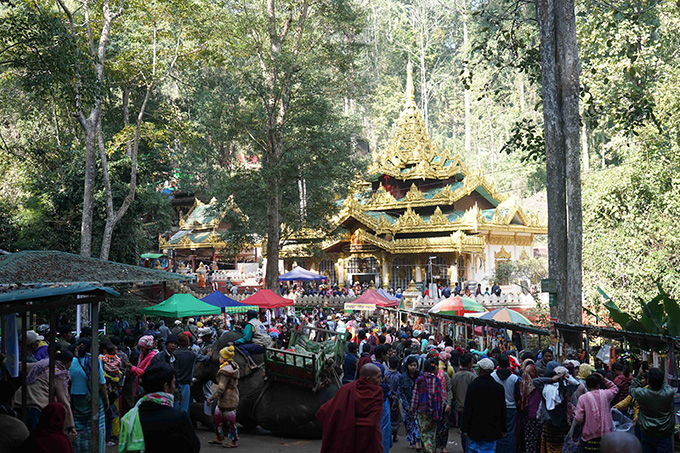 Alaungdaw Kathapa pagoda packed with pilgrims for Tabodwe Festival ...