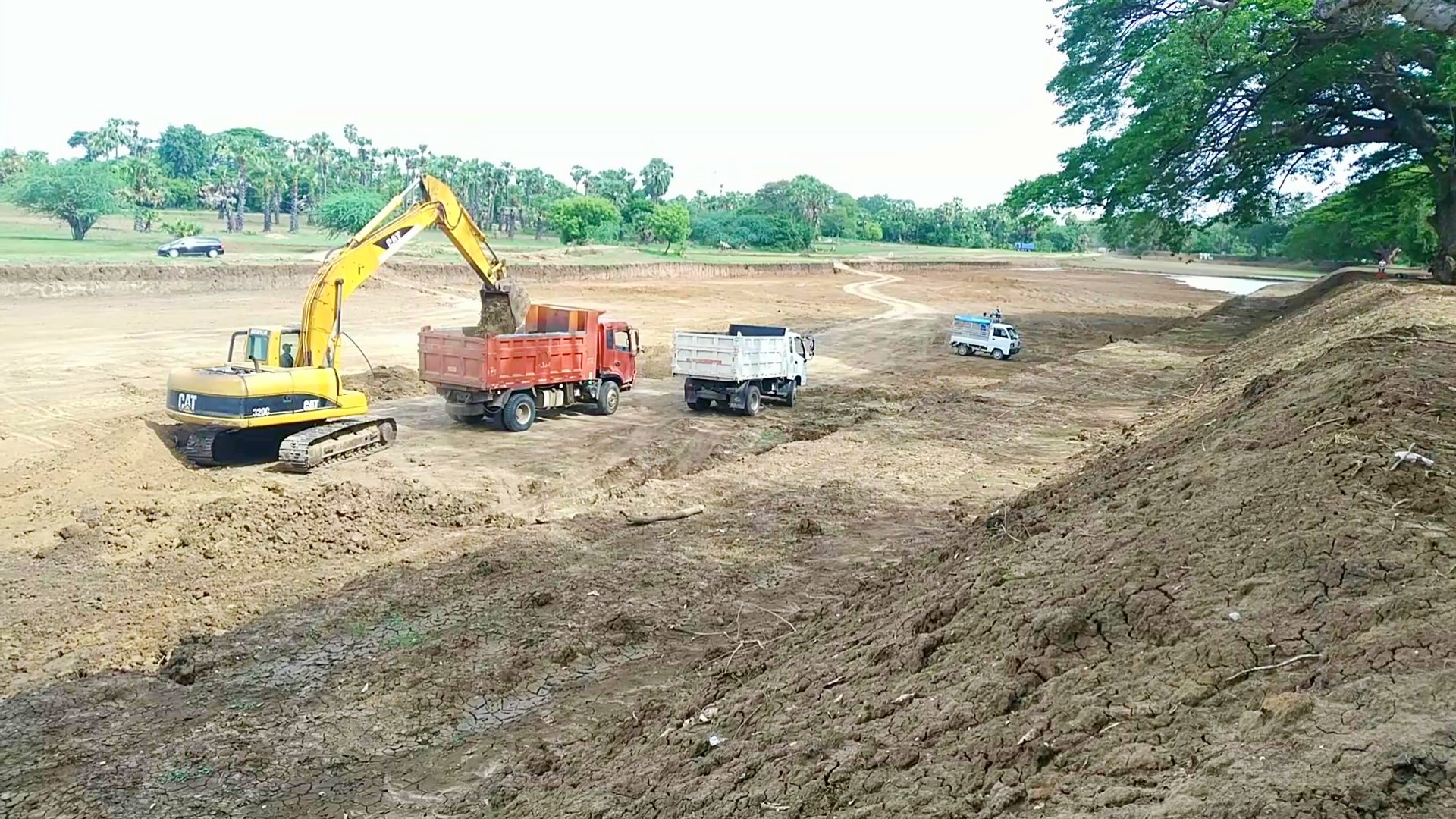Lake re-dredged to distribute water to over 600 acres of farmland in ...