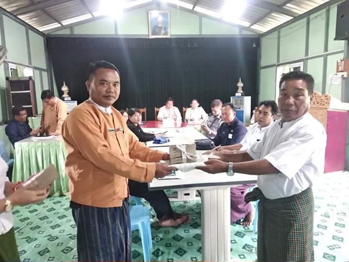 Elderly people in Dagon Myothit furnished with cash assistance ...