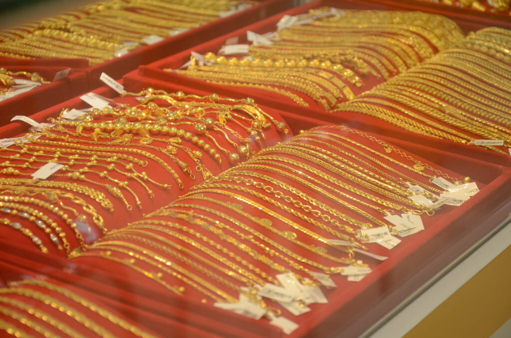 YGEA lowers gold reference price amid spot gold price dip | Myanmar ...