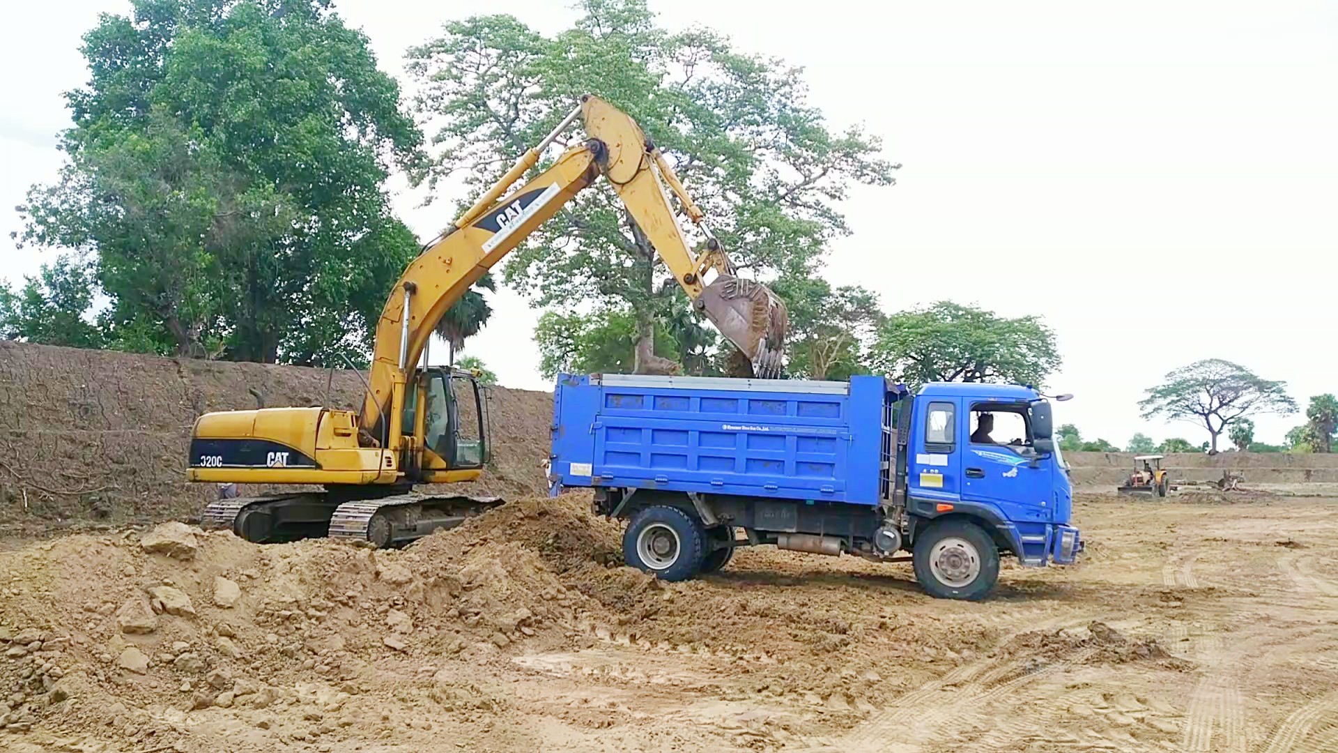 Lake re-dredged to distribute water to over 600 acres of farmland in ...