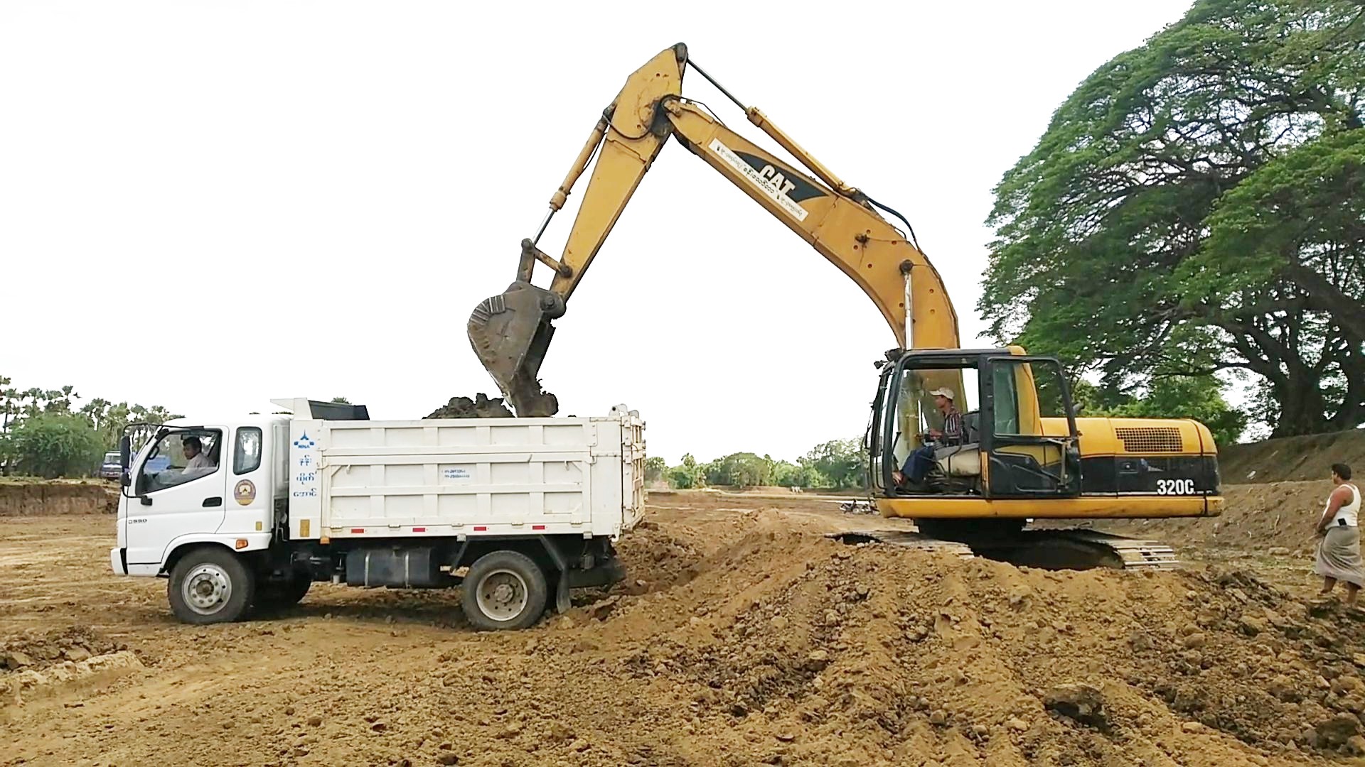 Lake re-dredged to distribute water to over 600 acres of farmland in ...